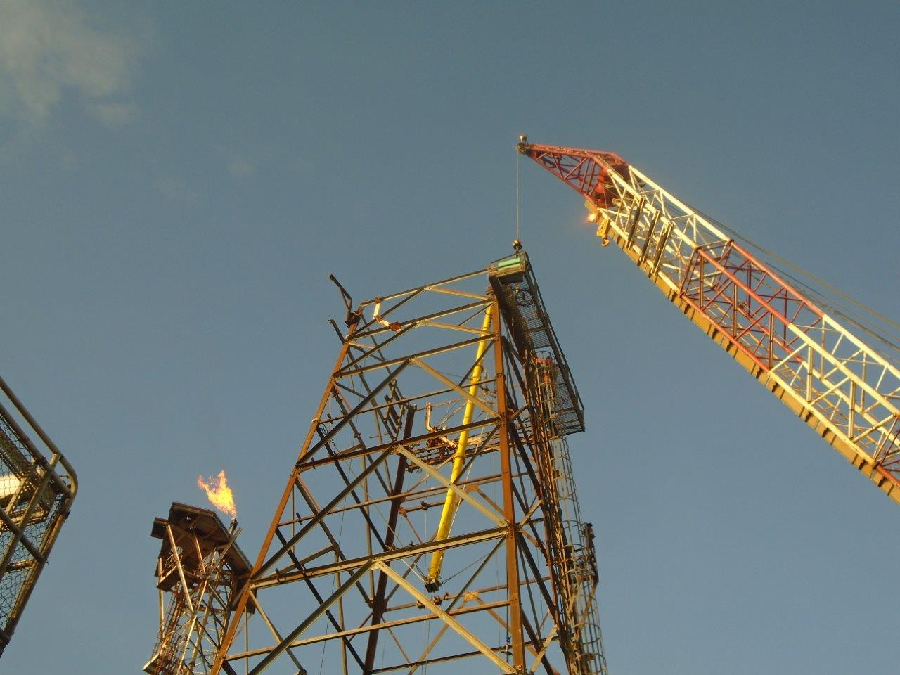 Derrick Removal Case Study - Derrick Services (UK) Ltd